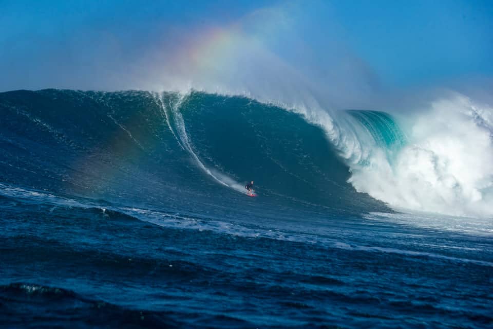 Big Wave Surferinnen im Spotlight: Red Bull Magnitude - Golden Ride ...
